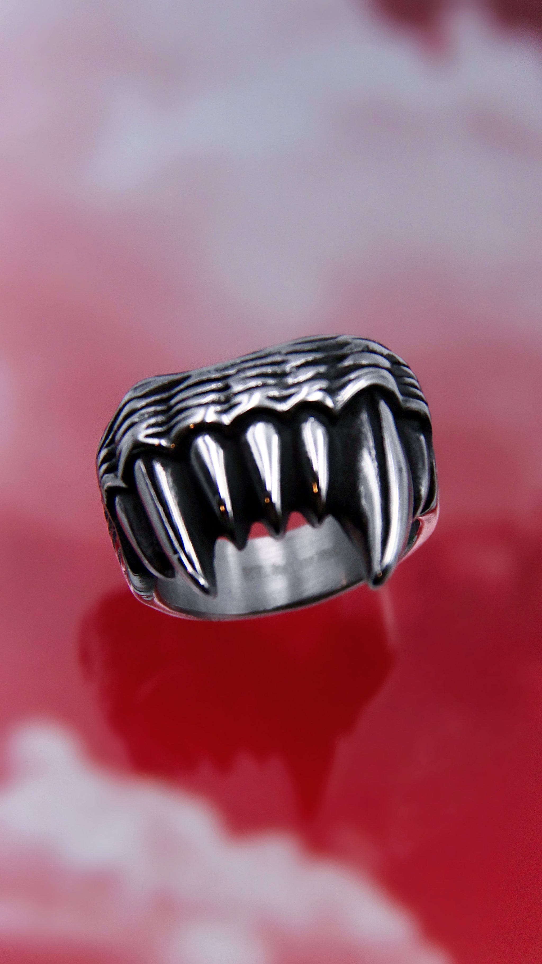 SHOW YOUR FANGS RING – Cyberspace Shop