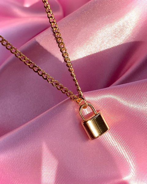 GOLD LOCK NECKLACE – Cyberspace Shop